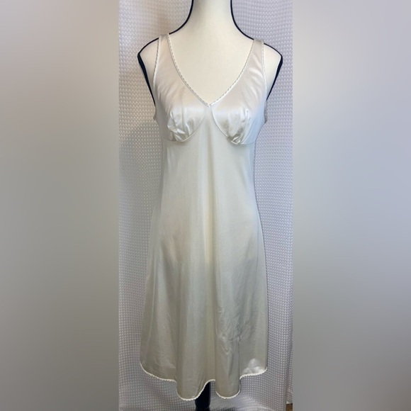 Vintage | Intimates & Sleepwear | Womens Vintage 0 Nylon Cream Full ...